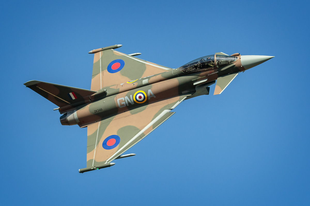 Cobi 5843 Eurofighter Typhoon FGR4 "GINA" : les visuels sont ...